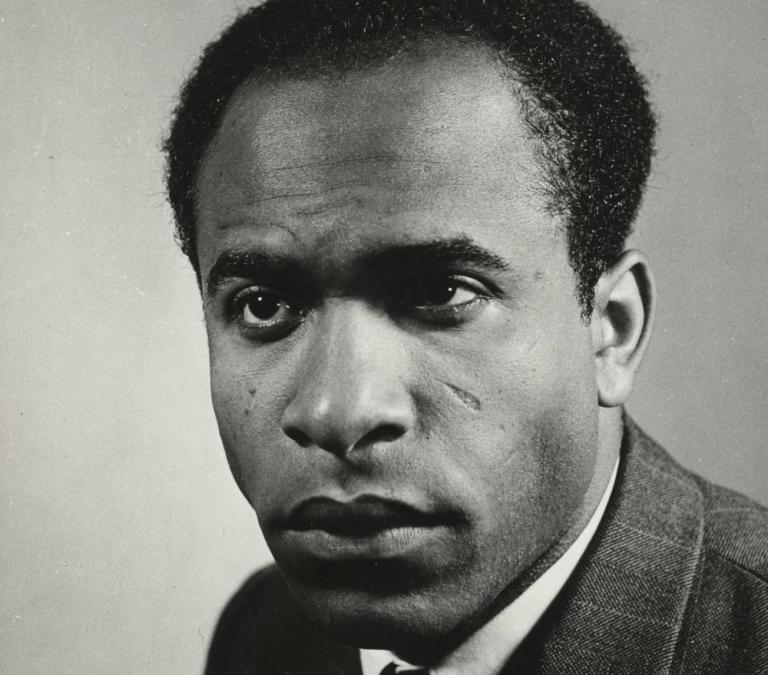 Sur les traces de Frantz Fanon (2021, 1h45) de Mehdi Lallaoui ...